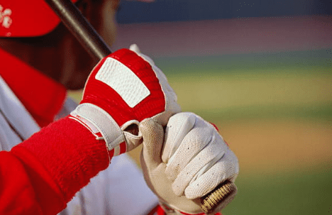 How To Grip A Baseball Bat - Guide